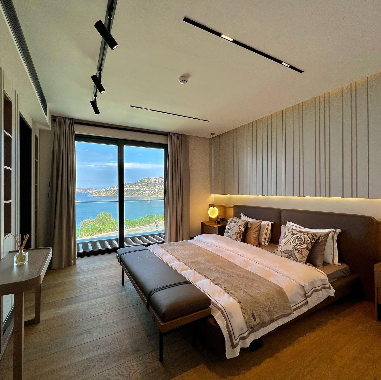 ELTO - Tracklights - Velar Lighting